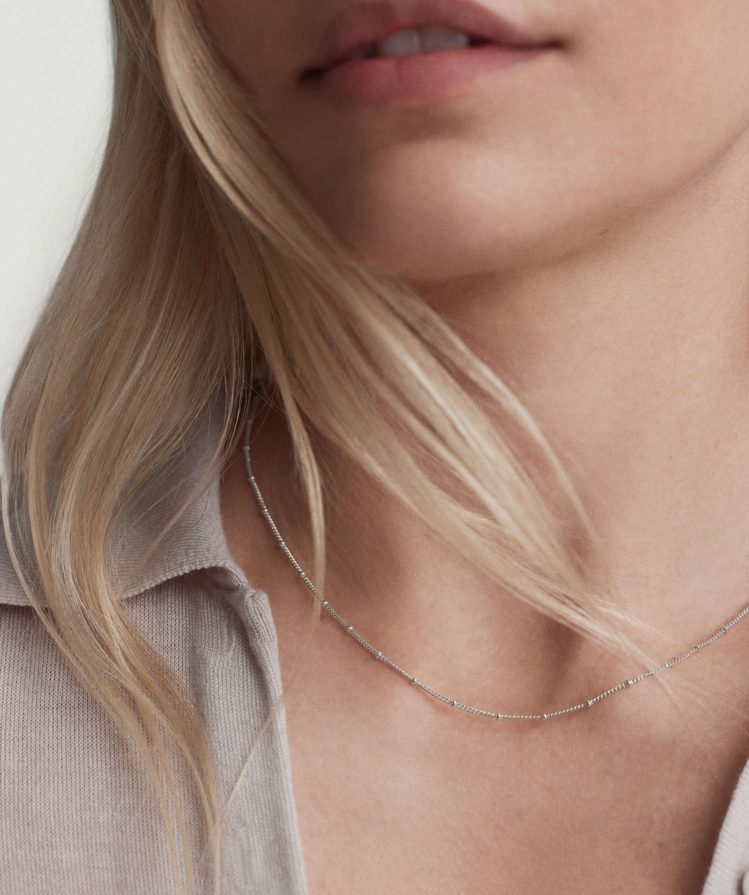 Spheres Chain Necklace – Modern Elegance with Timeless Design